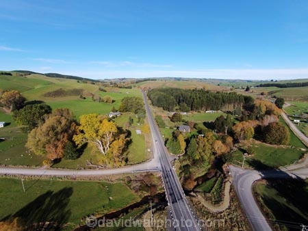 State Highway 8 and Farmland in autumn, near Lawrence, Central Otago ...