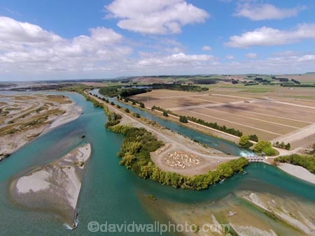 Waitaki River River and Lower Waitaki Irrigation Scheme, near Duntroon ...