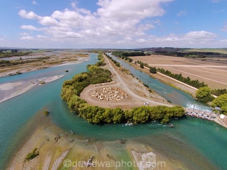 Waitaki River River and Lower Waitaki Irrigation Scheme, near Duntroon ...