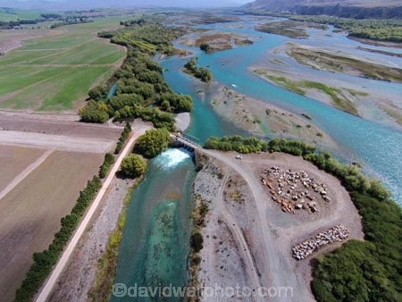 Waitaki River River and Lower Waitaki Irrigation Scheme, near Duntroon ...